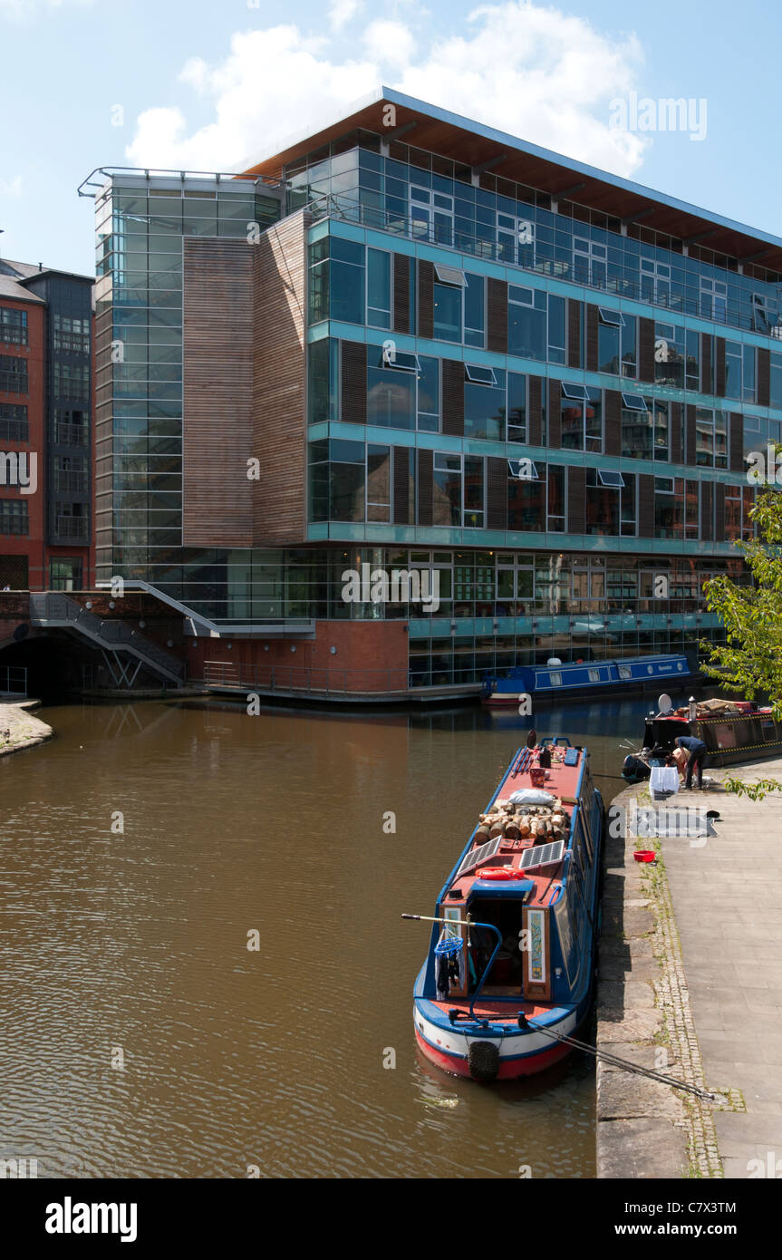 Narrowboats canal basin hi-res stock photography and images - Alamy