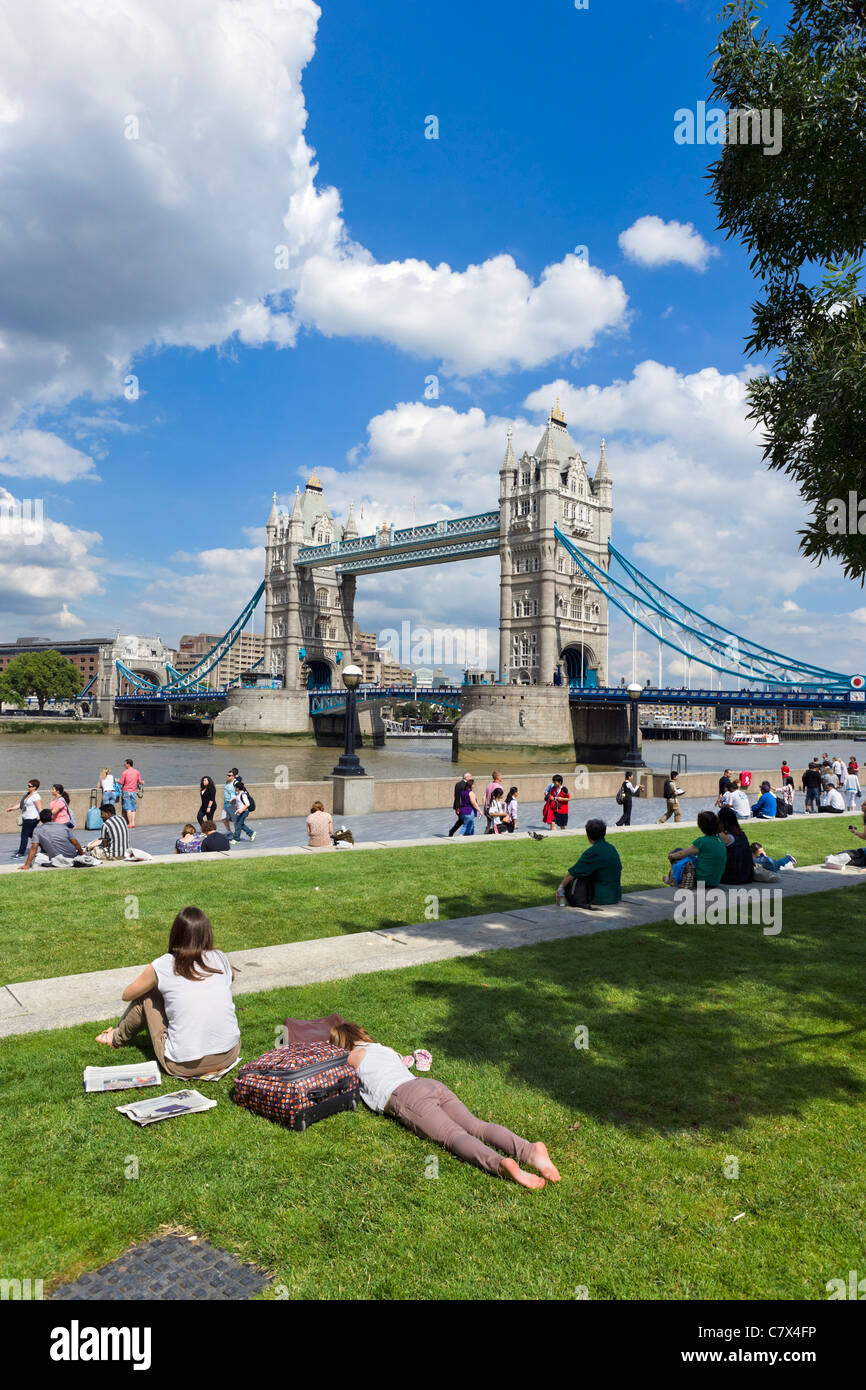 London sunbathing High Resolution Stock Photography and Images - Alamy