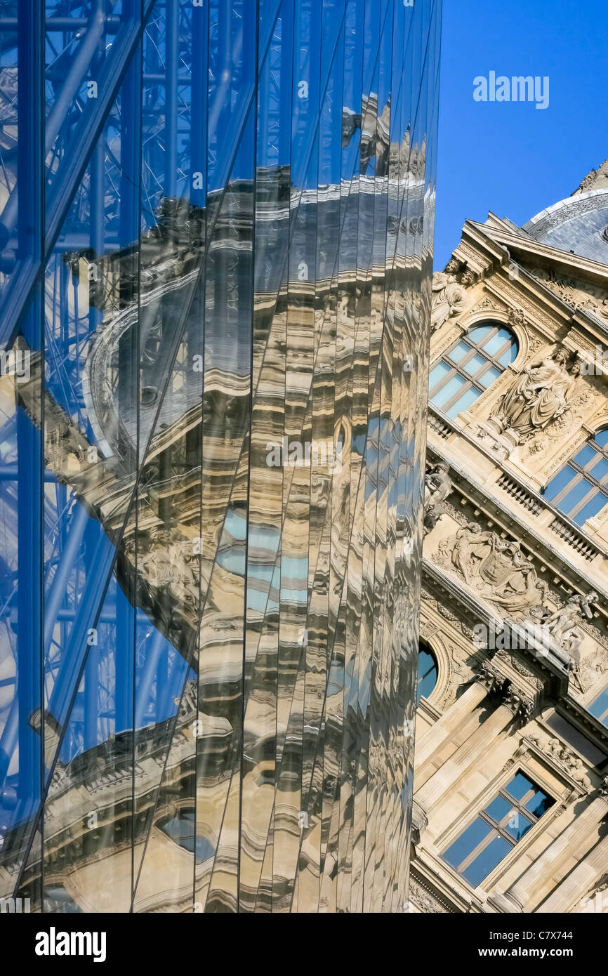 Louvre gate hi-res stock photography and images - Alamy