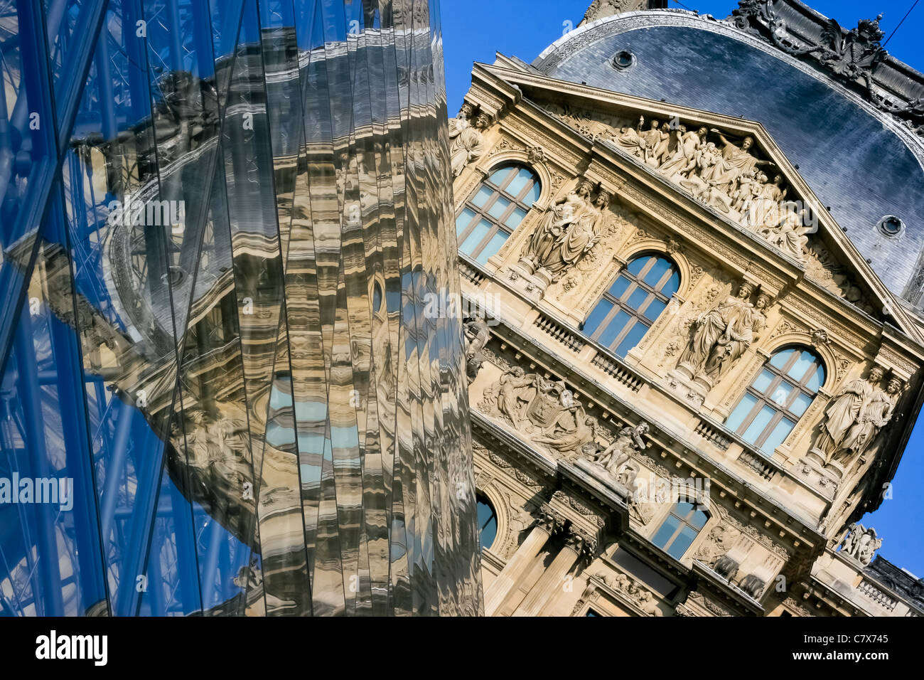 Louvre gate hi-res stock photography and images - Alamy