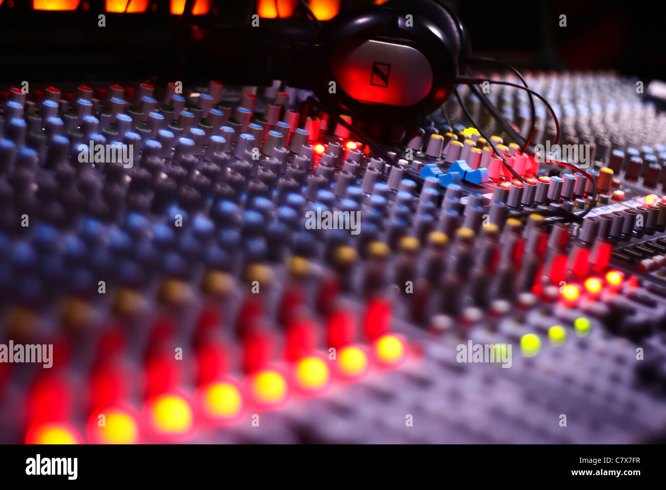 Mix desk lights hi-res stock photography and images - Alamy