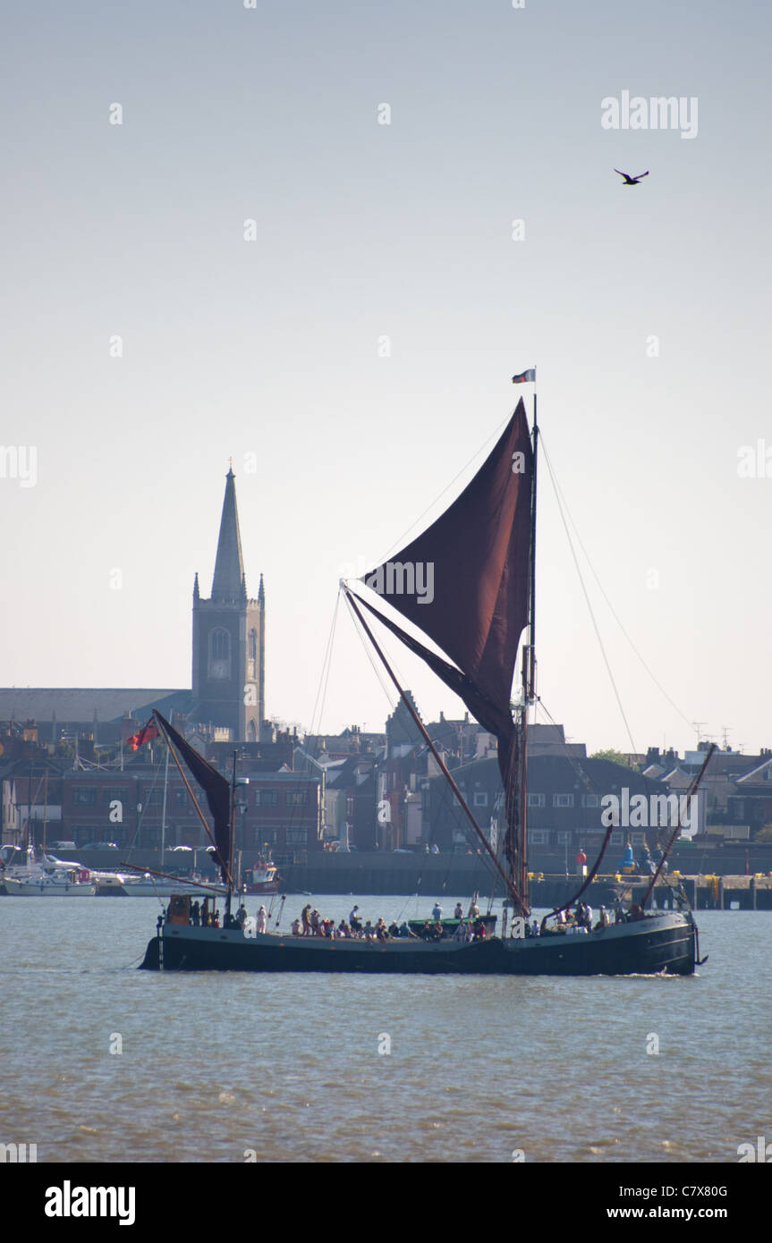 Thames sailing barge thistle hi-res stock photography and images - Alamy