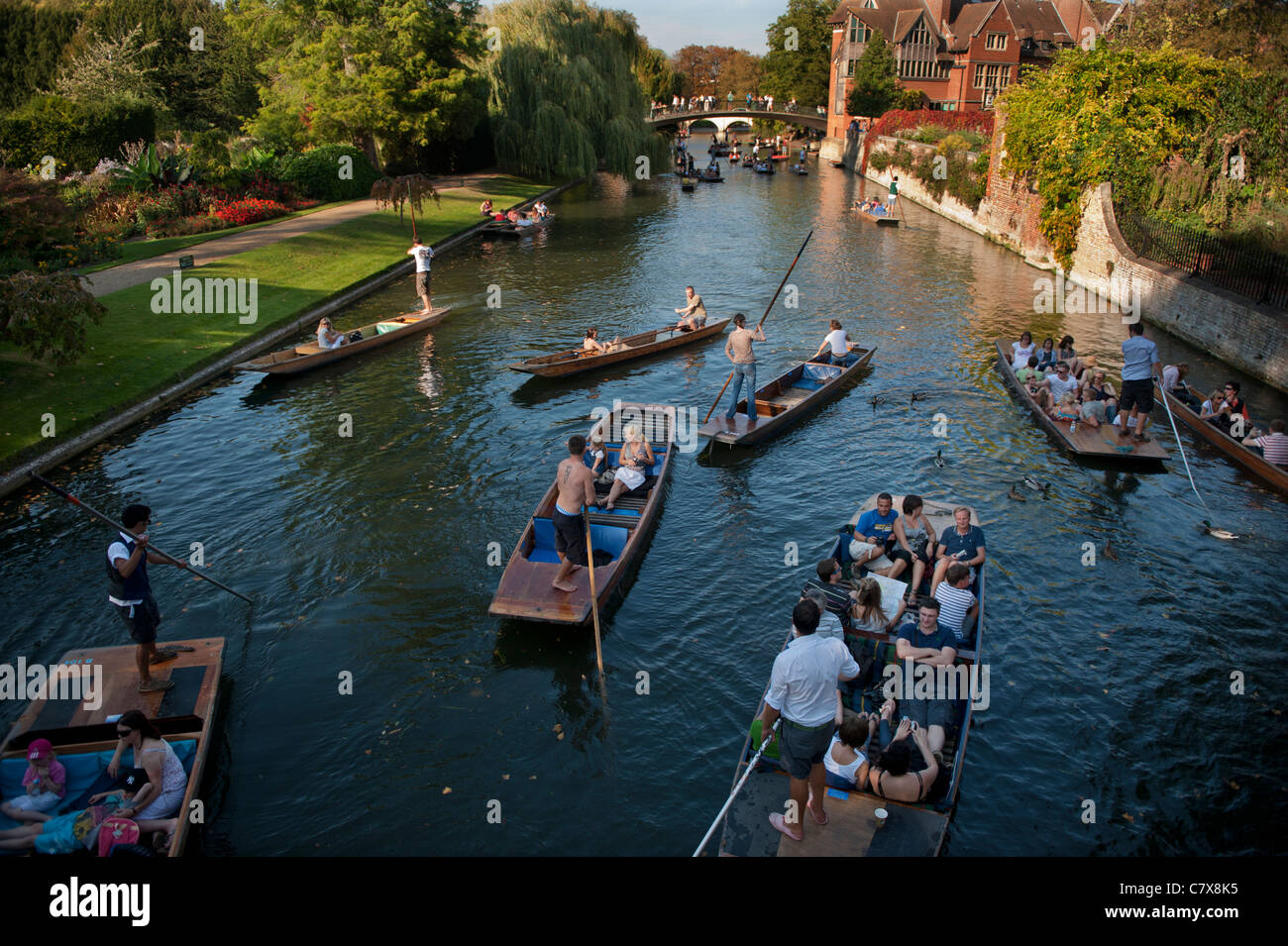 Cambridge. Hot weather punting on the river cam through the centre of ...