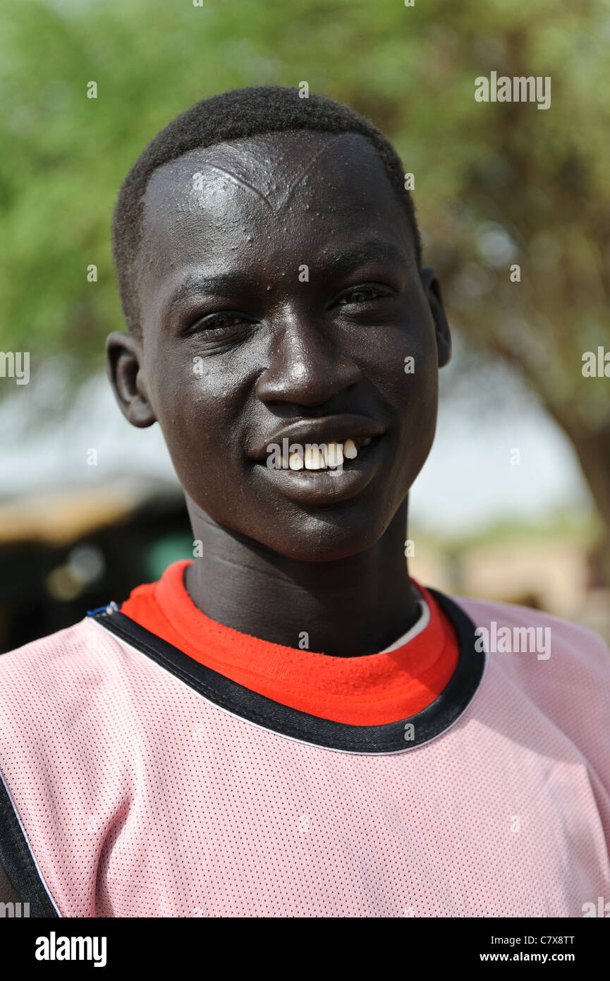 Dinka teenager with decorative scars on his forehead, Luonyaker, Bahr ...