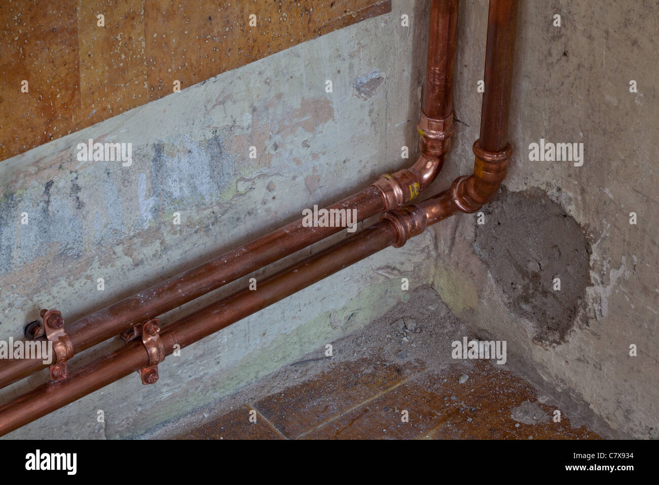 Copper pipes hi-res stock photography and images - Alamy
