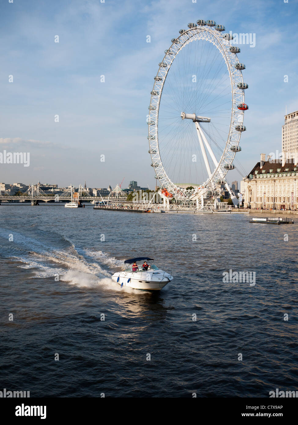 Speedboat thames hi-res stock photography and images - Alamy