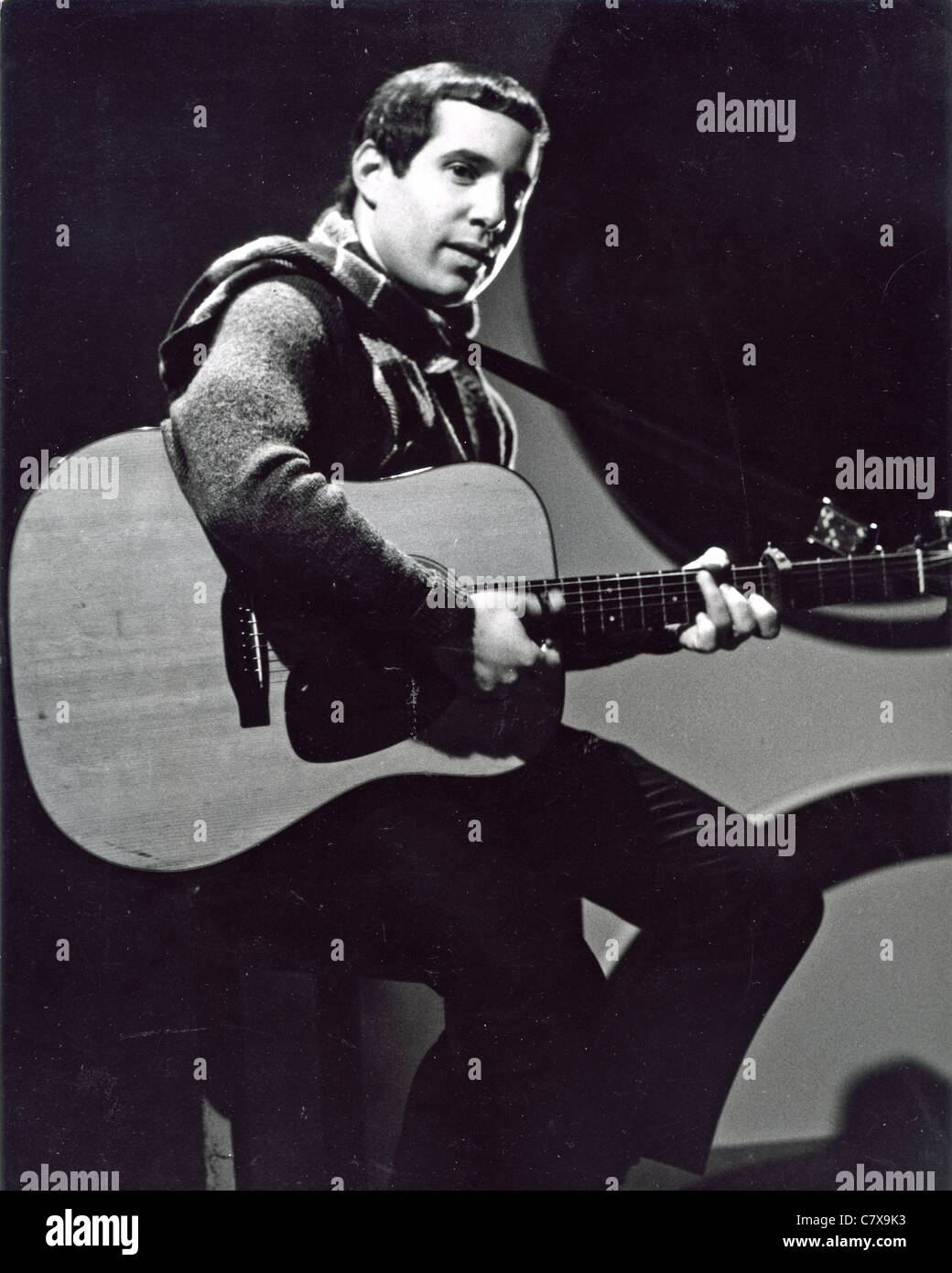 Paul simon 1960s hi-res stock photography and images - Alamy