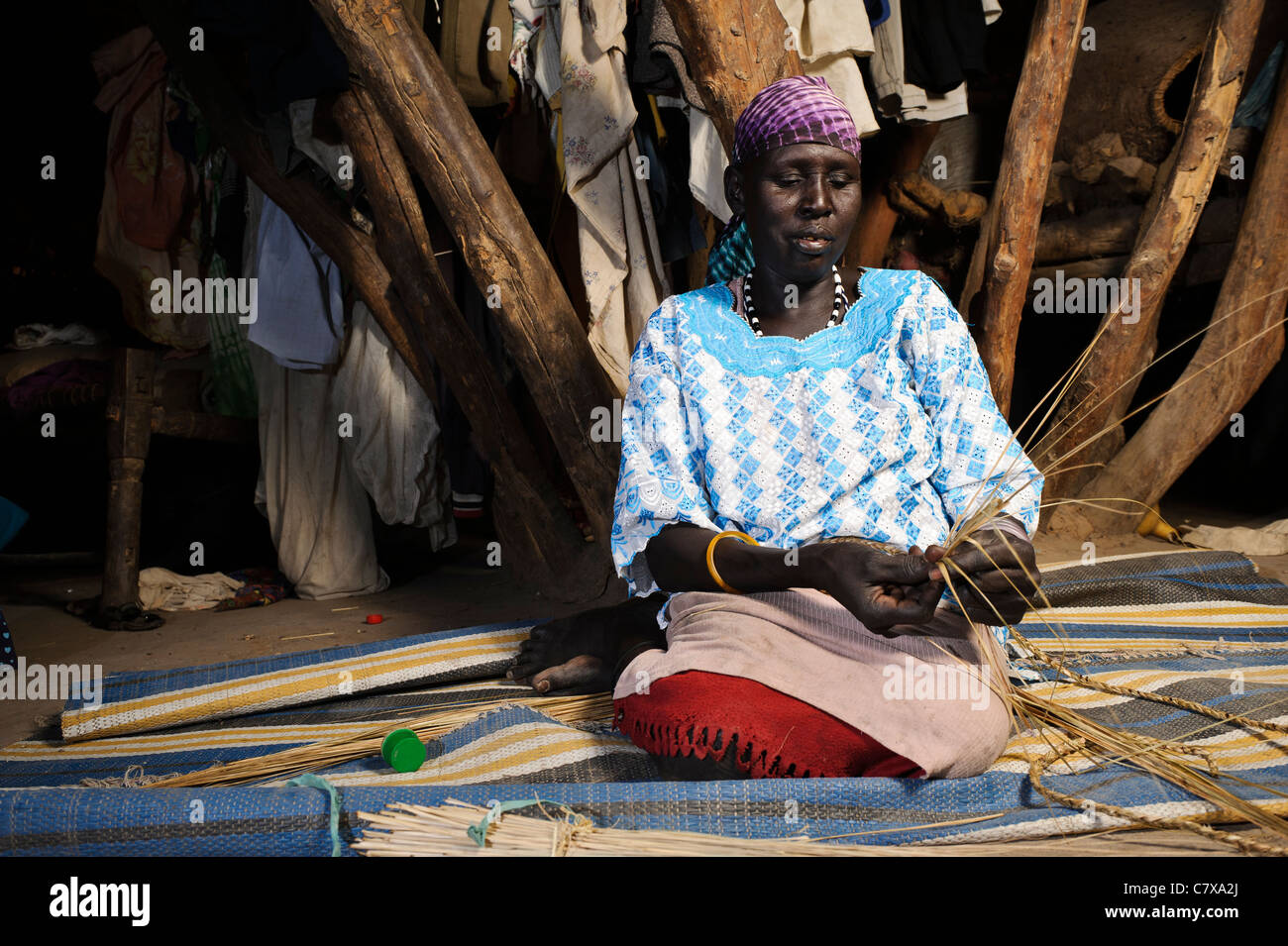Dinka woman hi-res stock photography and images - Alamy