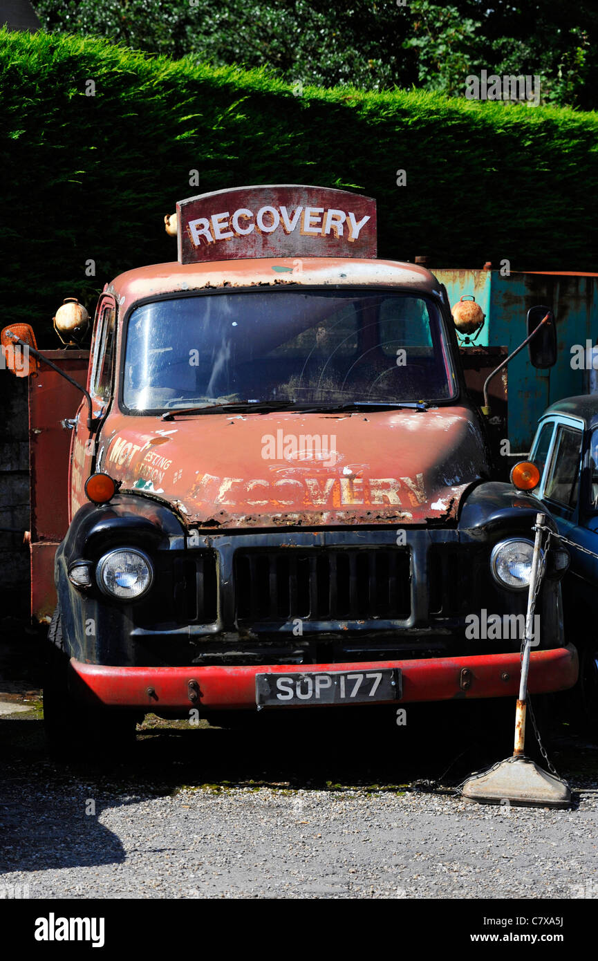 Classic recovery truck hi-res stock photography and images - Alamy