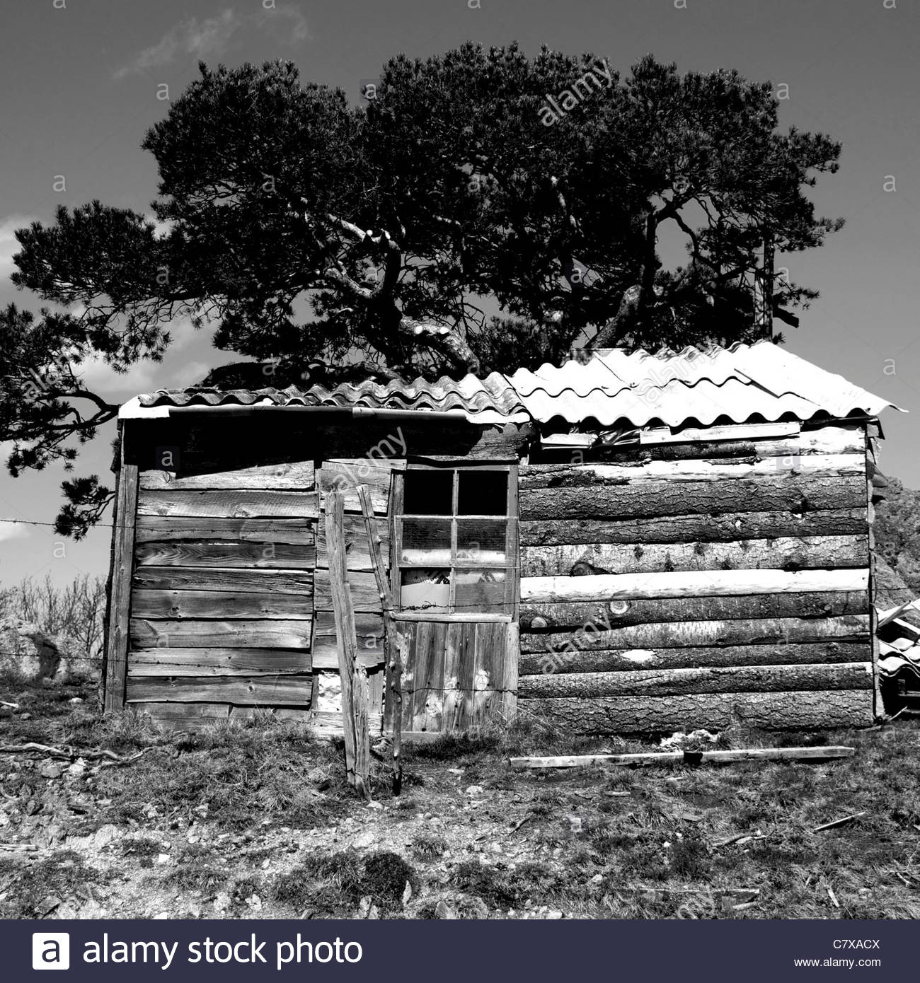 Old Wooden Shack Stock Photos & Old Wooden Shack Stock Images - Alamy