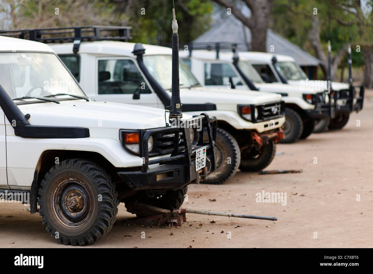 Car drive fleet four luonyaker transport wheel ngo land cruiser hi-res ...