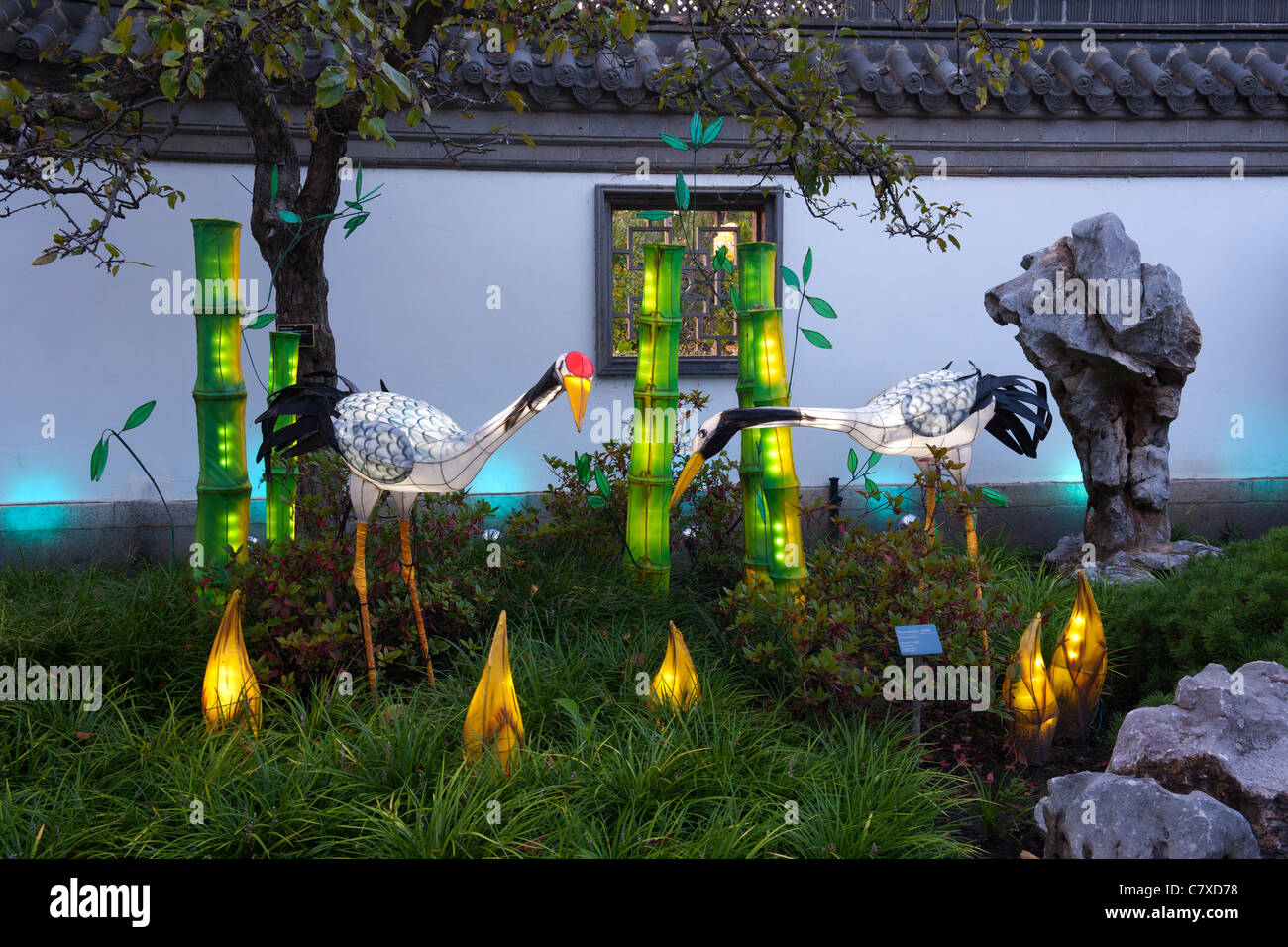 "The magic of lanterns" magnificent exhibition at the Chinese garden of ...