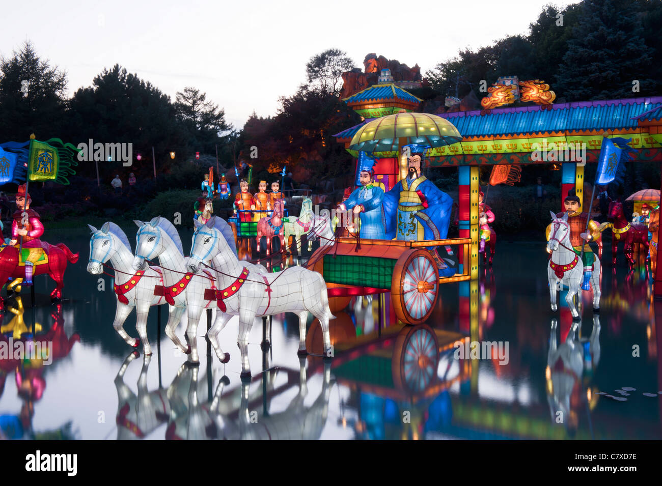 "The magic of lanterns" magnificent exhibition at the Chinese garden of ...