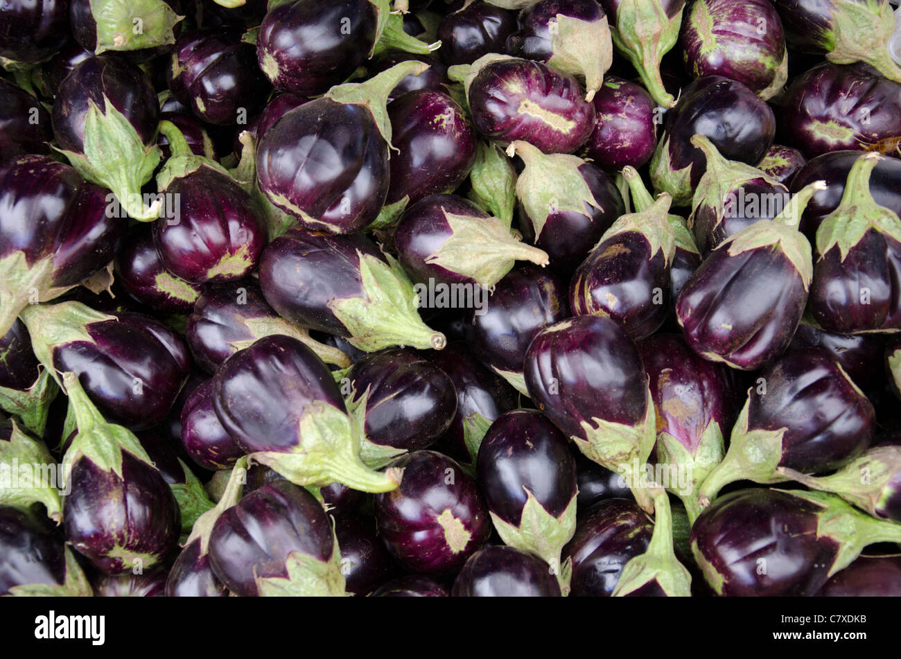 Small purple fruit hi-res stock photography and images - Alamy