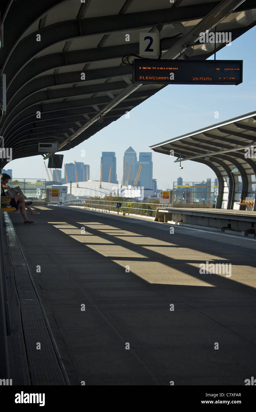 Pontoon dock hi-res stock photography and images - Alamy