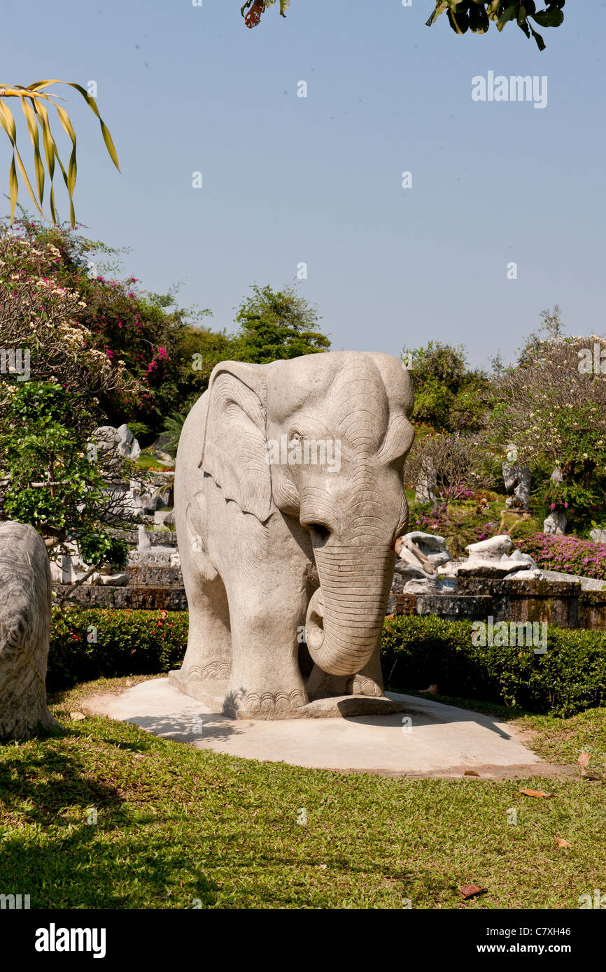 Stone elephant statue hi-res stock photography and images - Alamy