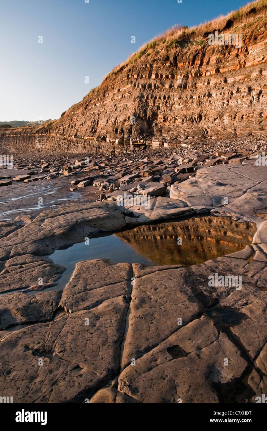 View of a shale outcrop at Kimmeridge Bay, Dorset, UK Stock Photo - Alamy