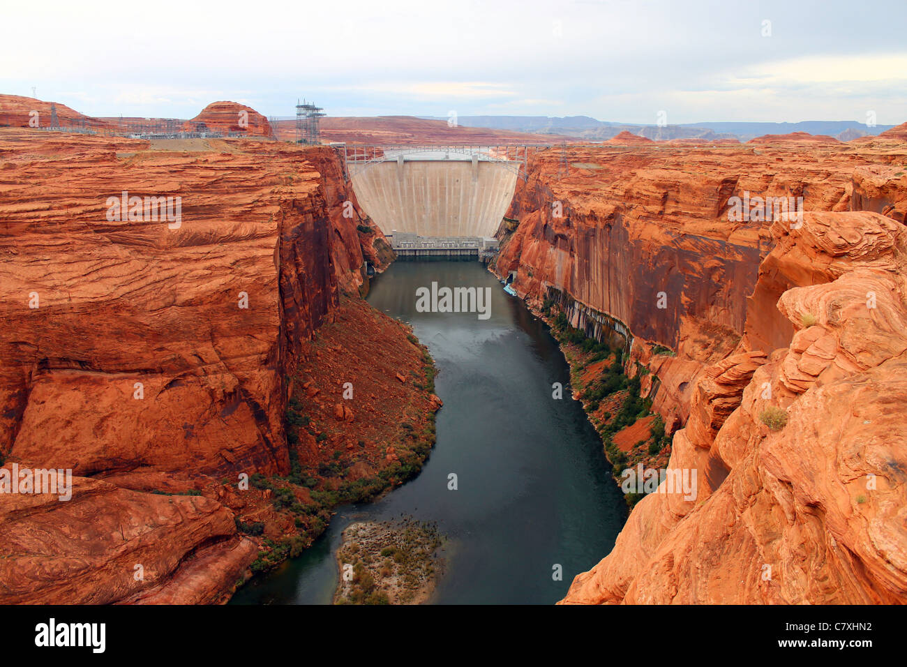 A wall in the river Stock Photo - Alamy