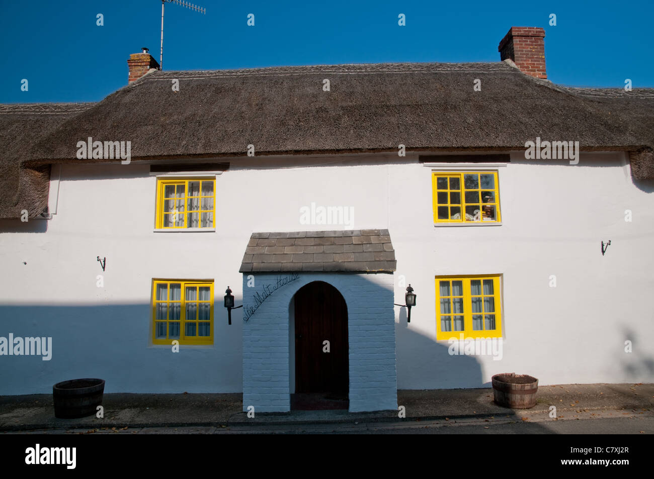 Thatch roof house color hi-res stock photography and images - Alamy