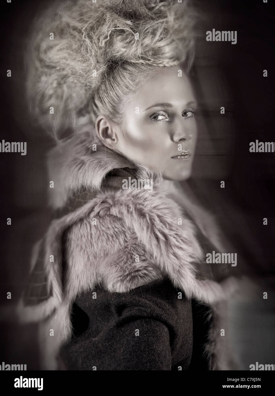 Girl wearing fur coat looking over her shoulder Stock Photo - Alamy