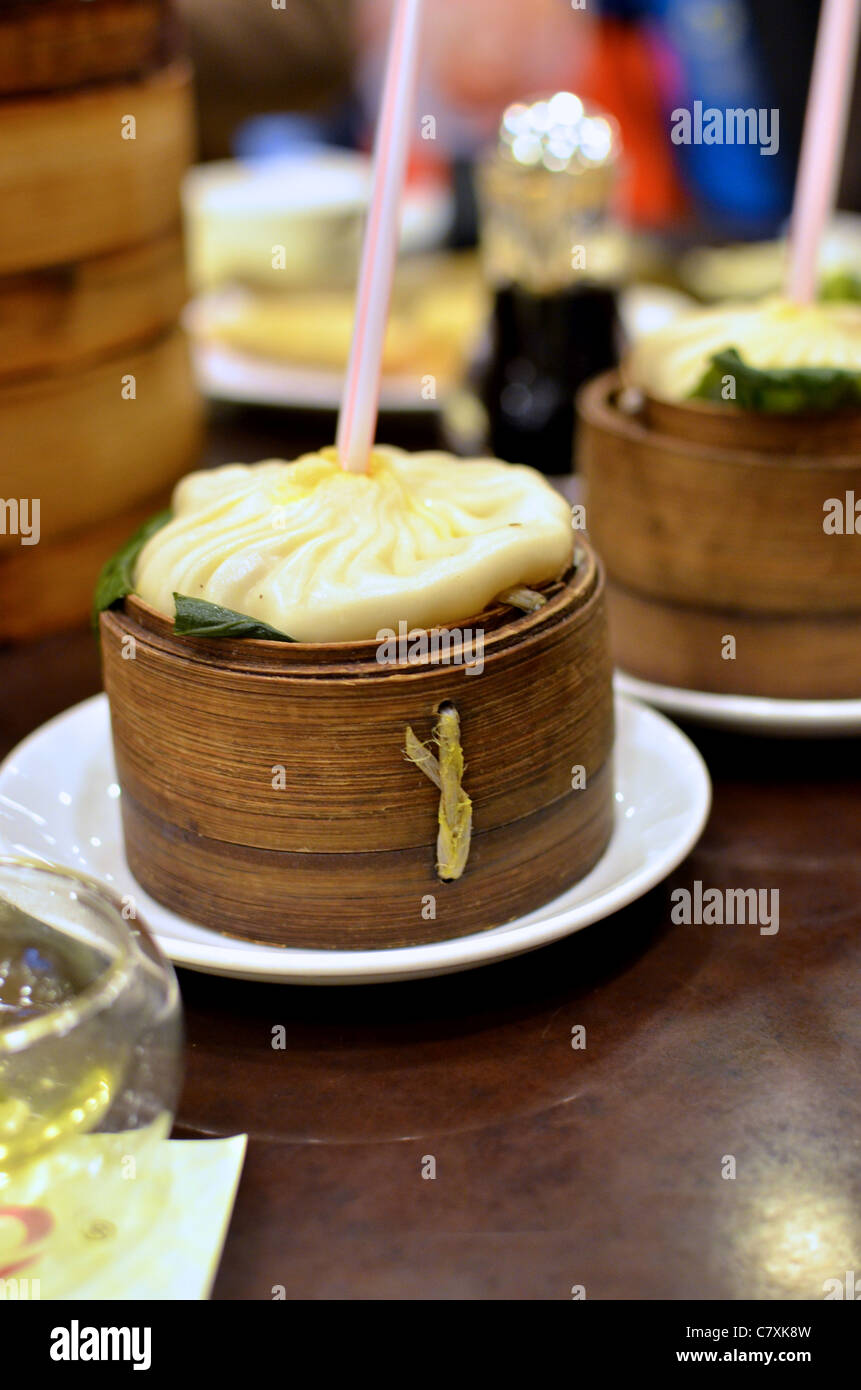 Steamed chinese dumplings hi-res stock photography and images - Alamy