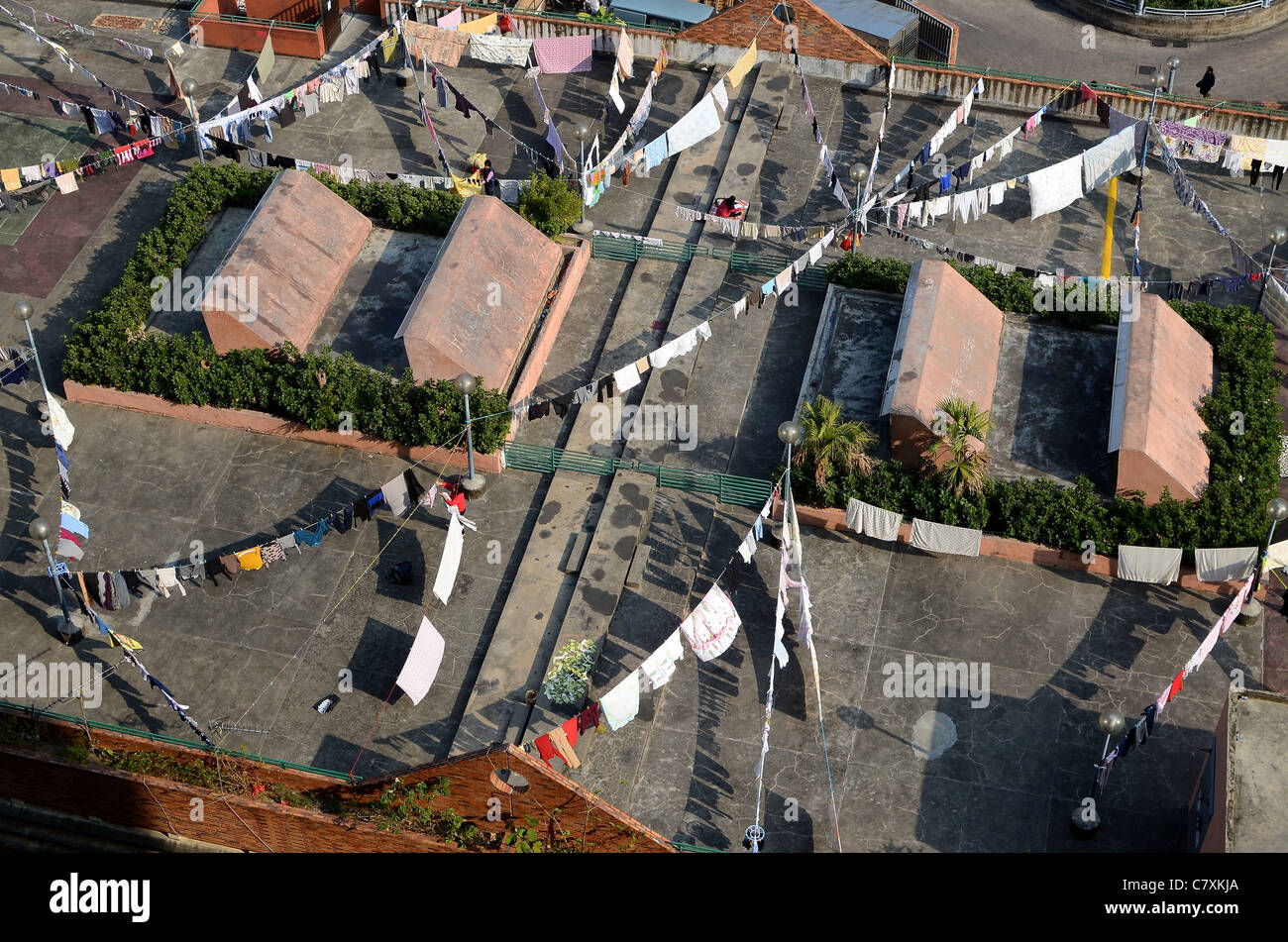 Laundry drying on rooftop clothes line hi-res stock photography and ...
