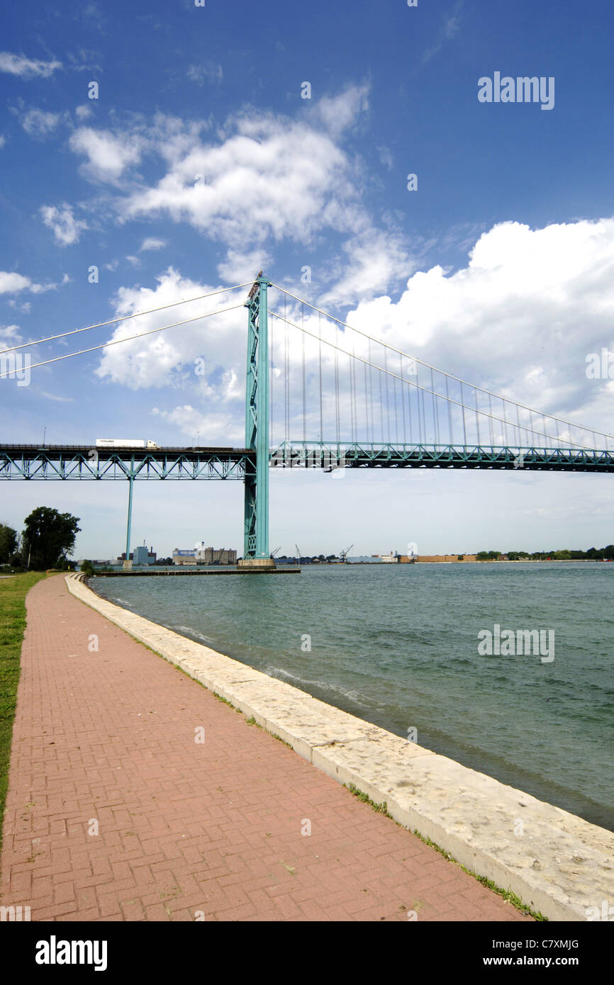 The Ambassador bridge from Detroit USA to Windsor, Canada Stock Photo ...