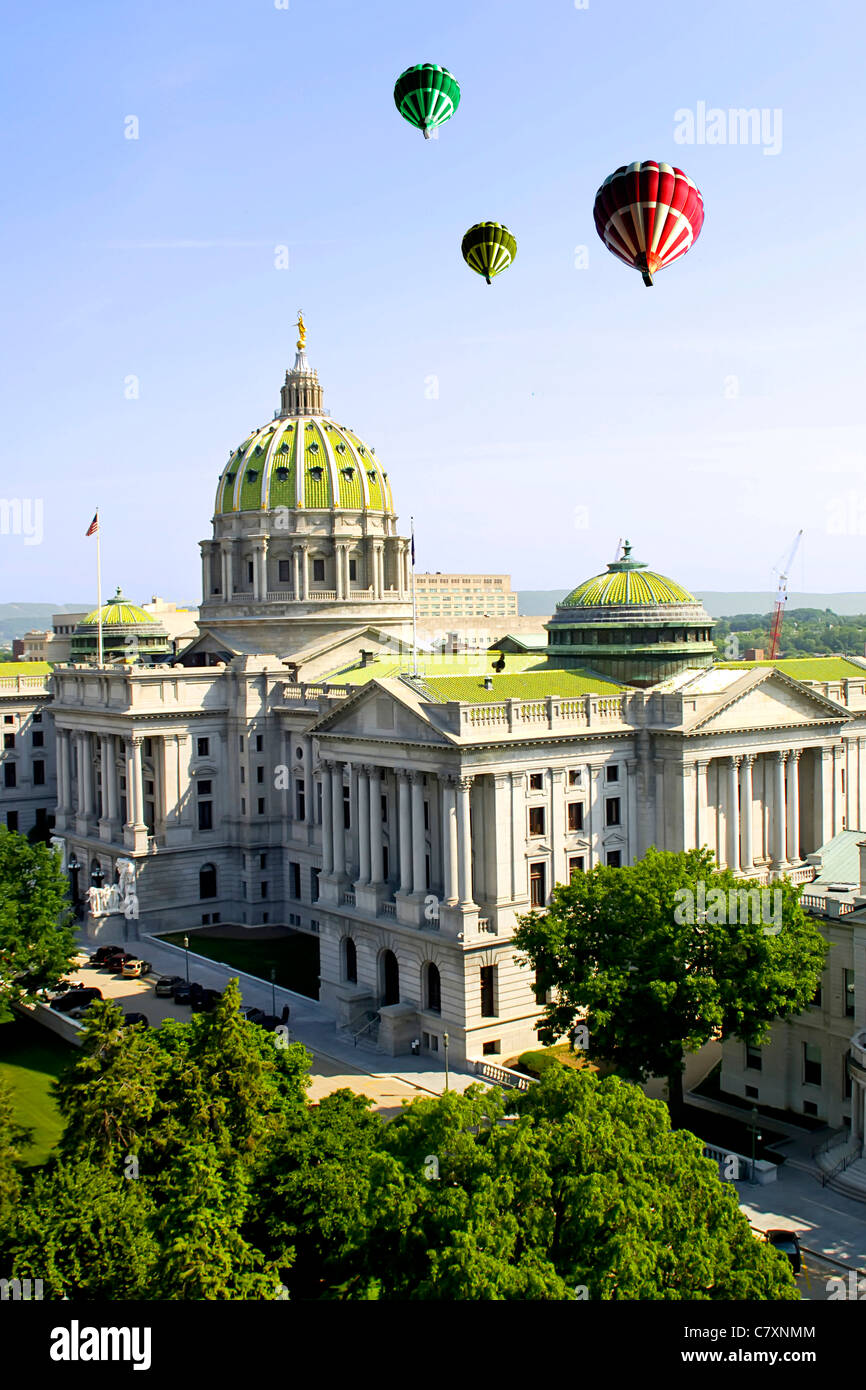 Hot air balloons over state hi-res stock photography and images - Alamy