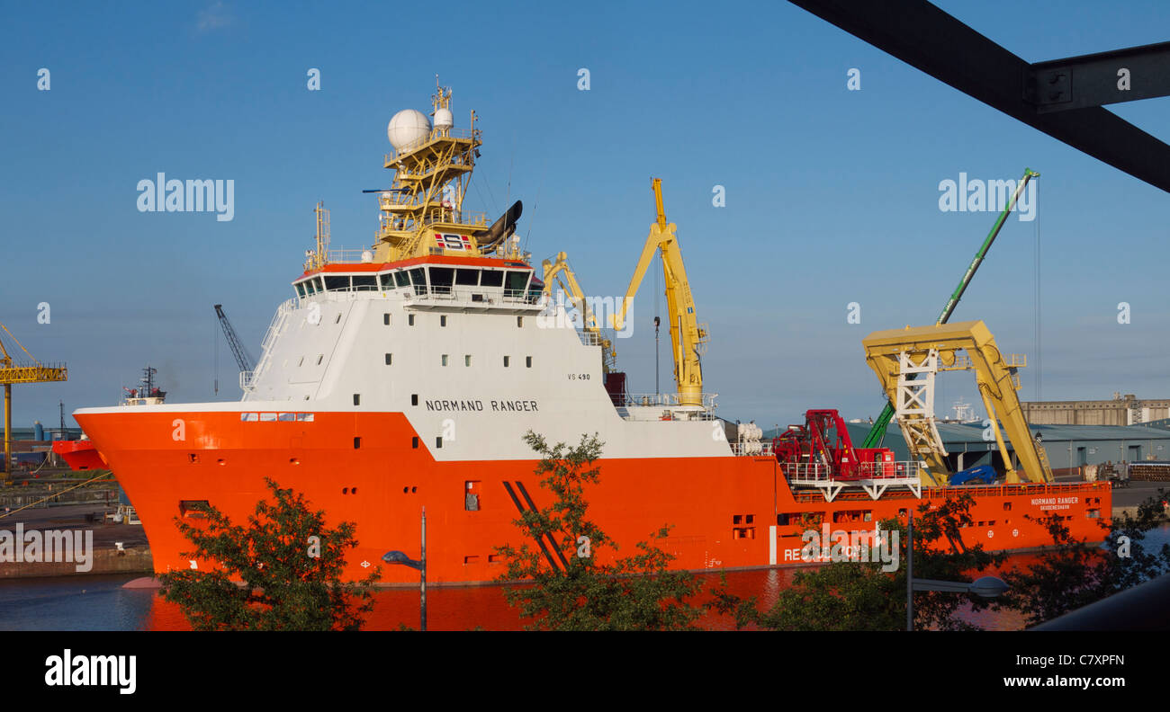 Cargo ship scotland hi-res stock photography and images - Alamy