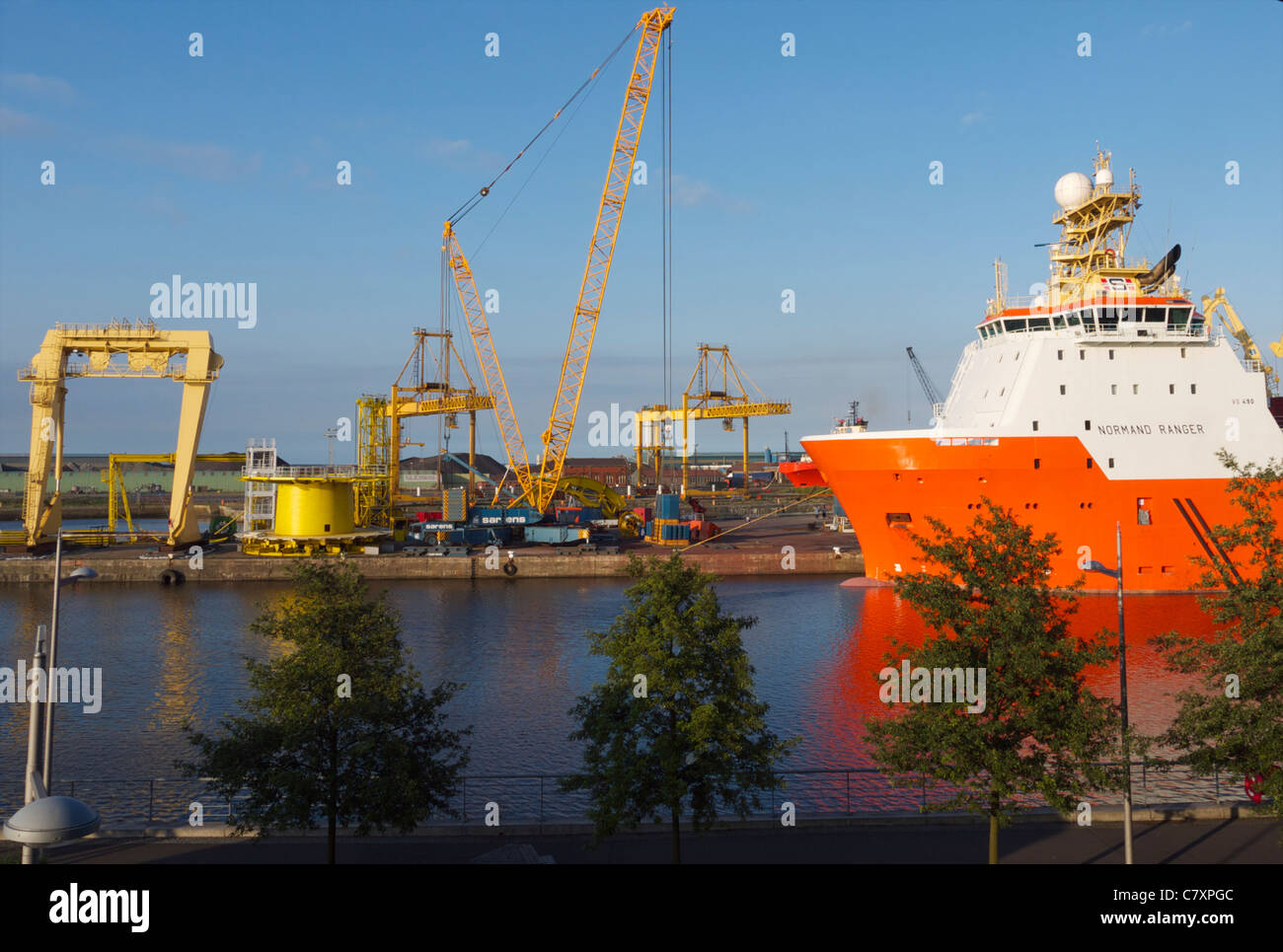 Cargo ship in Edinburgh docks Stock Photo - Alamy