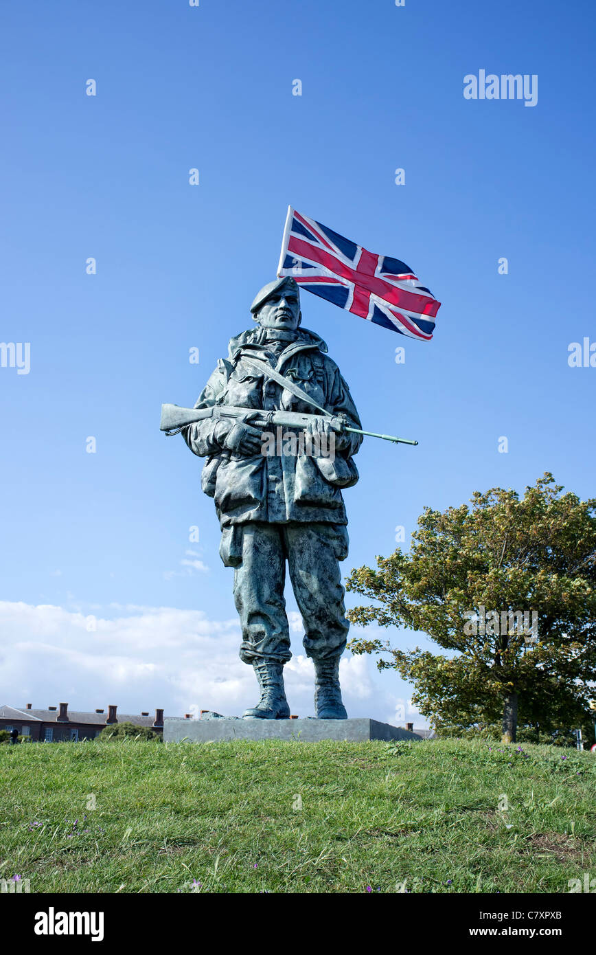Royal marine statue hi-res stock photography and images - Alamy