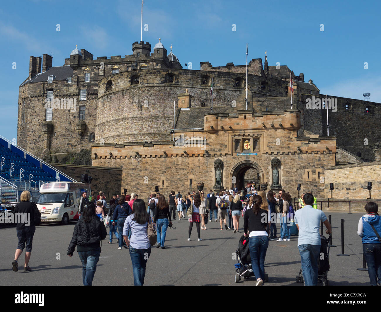 Edinburgh Castle entrance on a busy tourist day Stock Photo - Alamy