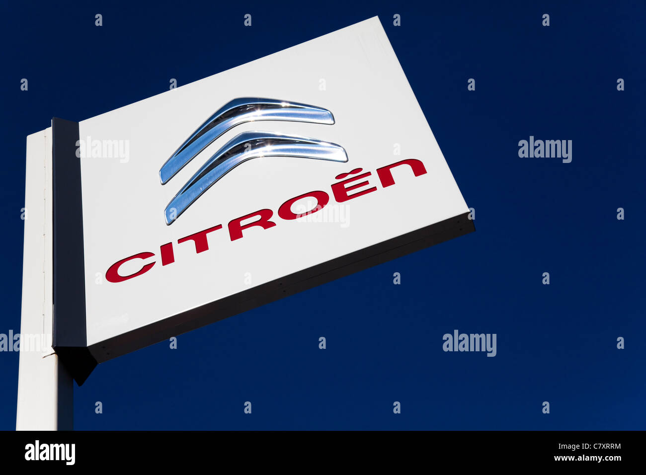 Citroen sign logo hi-res stock photography and images - Alamy