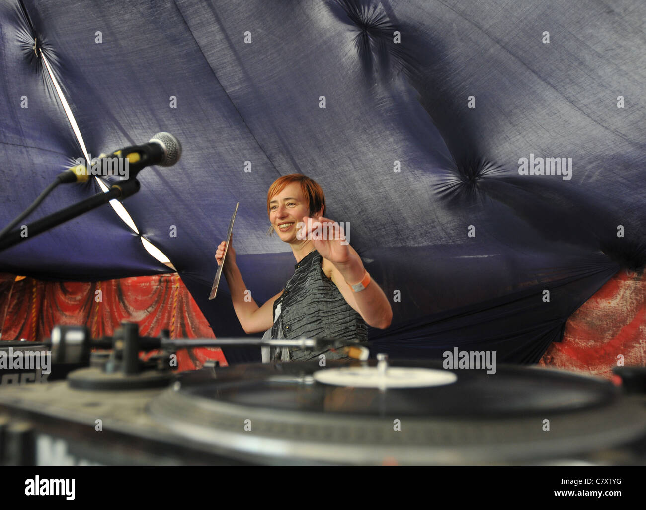 Dj decks hi-res stock photography and images - Alamy