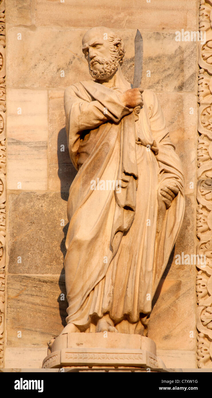 Apostle paul statue hi-res stock photography and images - Alamy