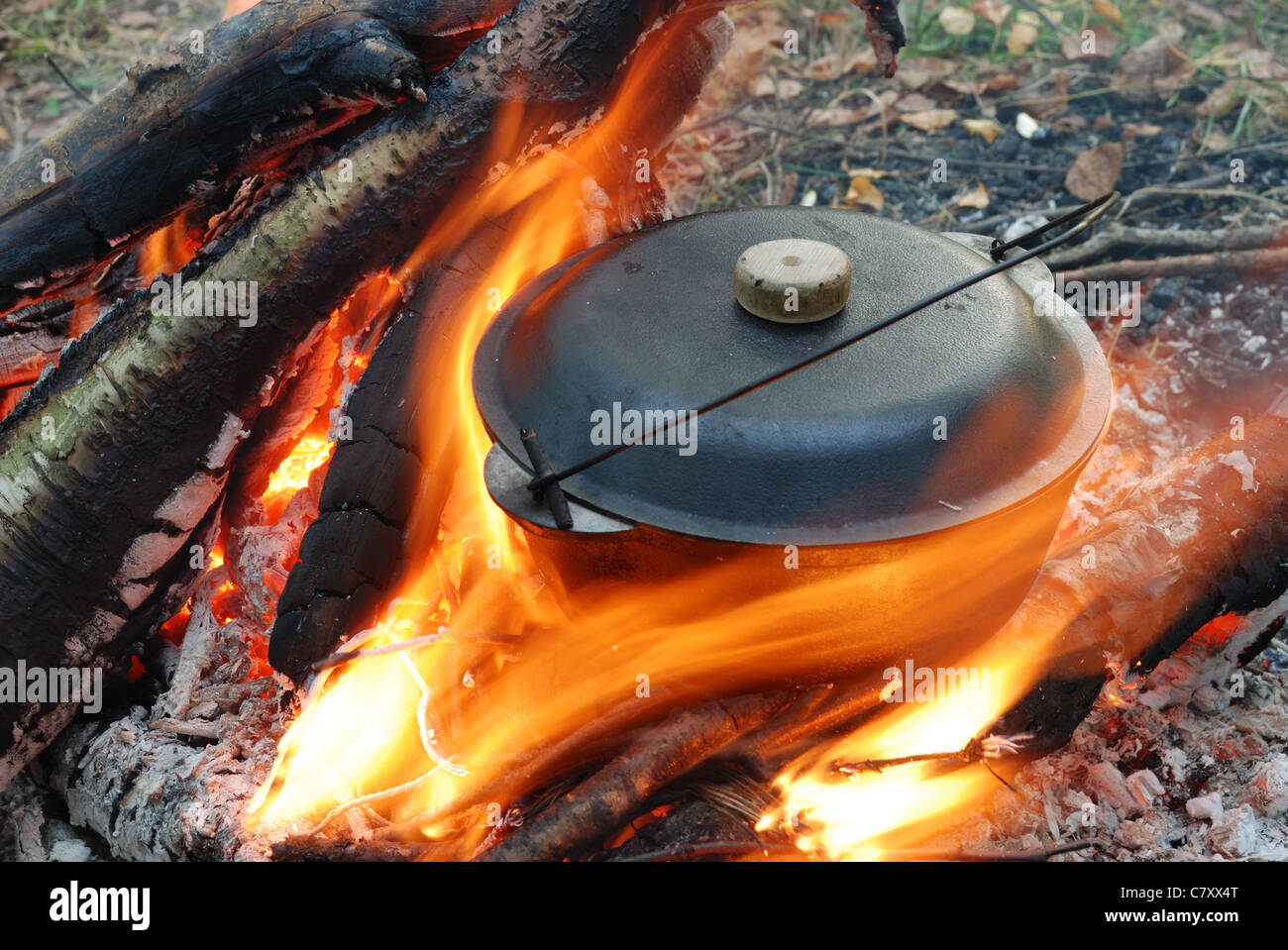 cooking on a camp fire Stock Photo - Alamy