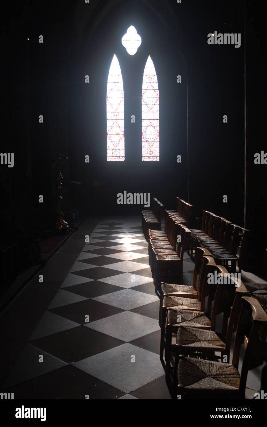 Light streams through the window in St Mungo's Cathedral, Glasgow Stock ...