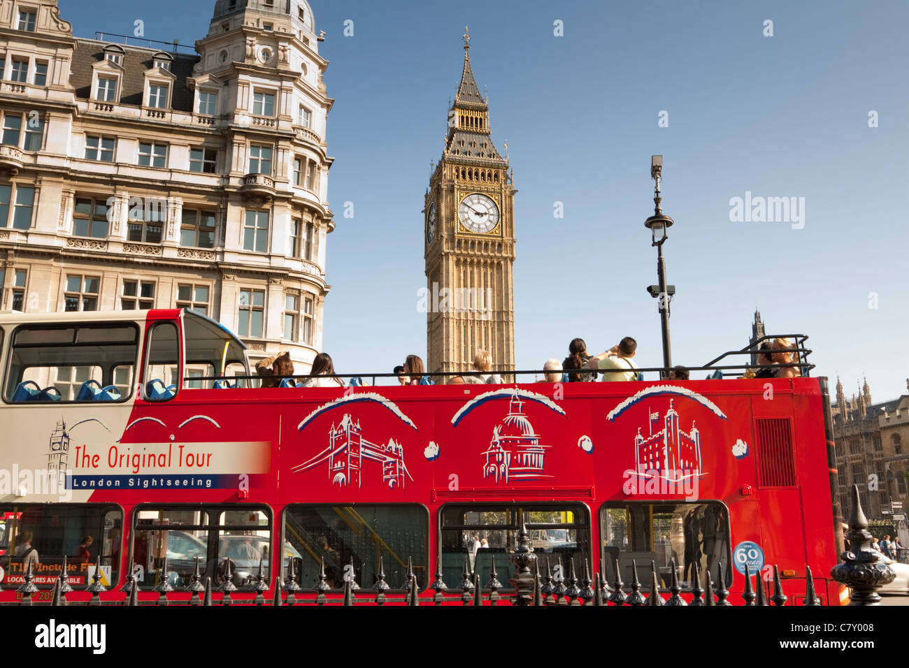 Open top bus london hi-res stock photography and images - Alamy