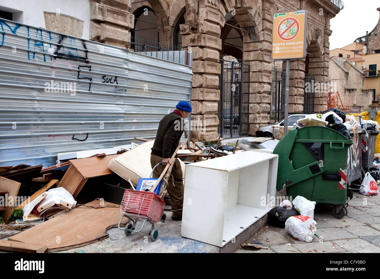 Garbage man italy hi-res stock photography and images - Alamy