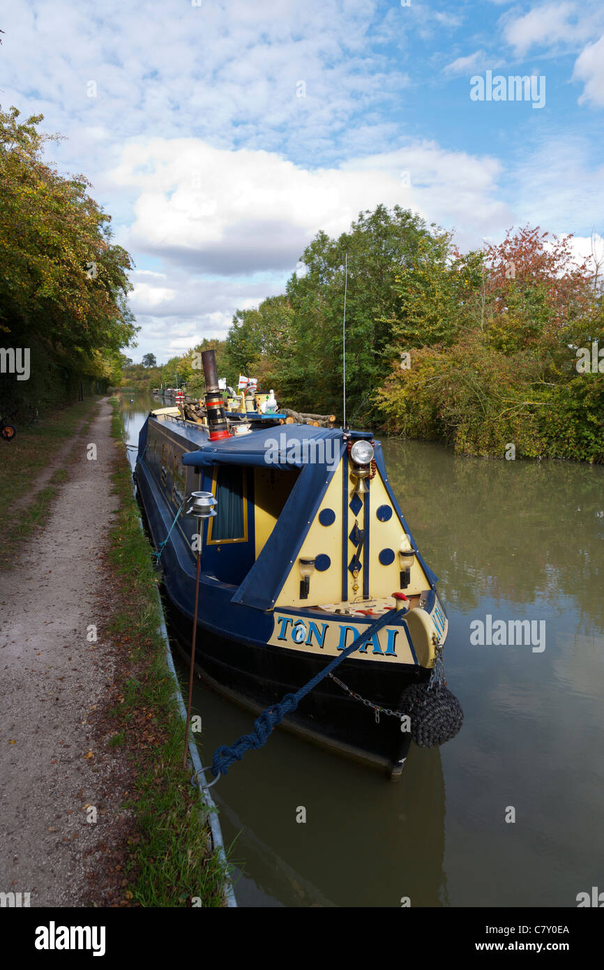 Longboat on the Grand Union Canal Northamptonshire Stock Photo - Alamy