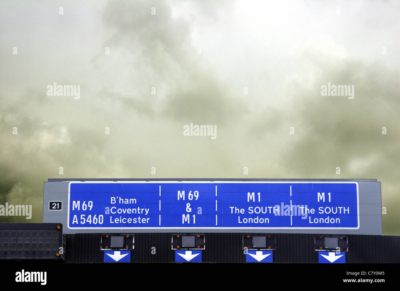 M1 motorway sign hi-res stock photography and images - Alamy