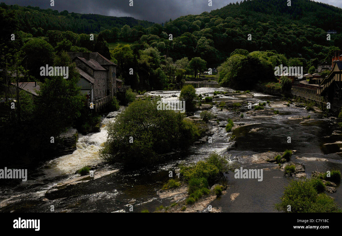 THE RIVER DEE AT LLANGOLLEN, NORTH WALES Stock Photo - Alamy