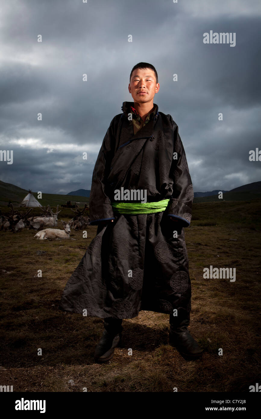 Tsaatan man take pose with traditional cloth Deel, Tsagaan Nuur ...