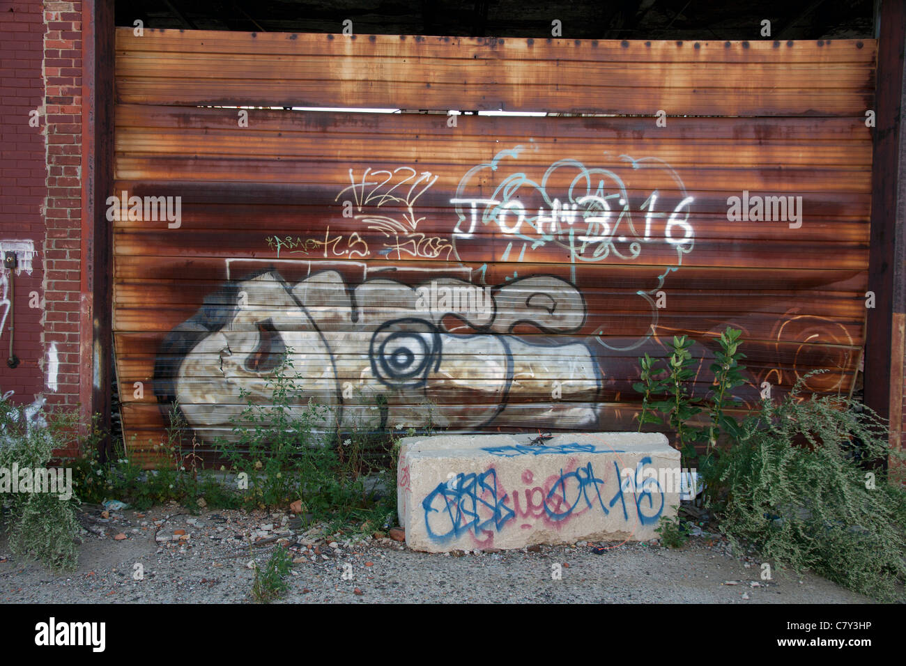 Graffiti on dilapidated buildings walls hi-res stock photography and ...