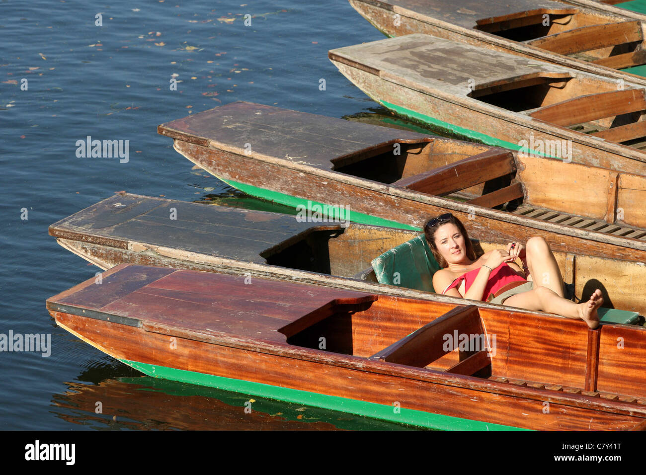 GIRL SUNBATHING ON A PUNT ON THE RIVER CAM IN CAMBRIDGE Stock Photo - Alamy