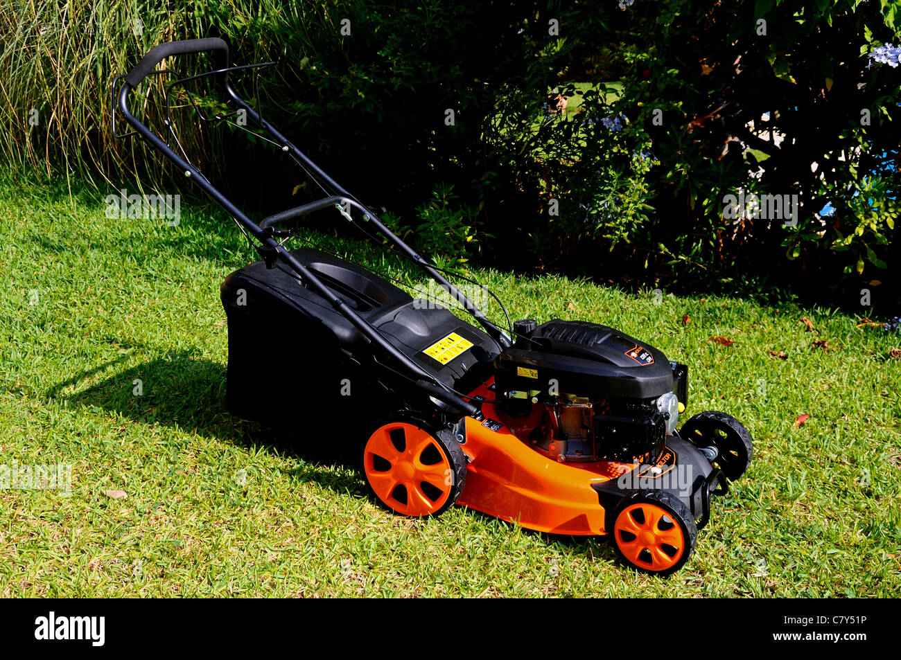 Voltor 139cc overhead valve 4 stroke petrol lawnmower, Calahonda, Mijas ...