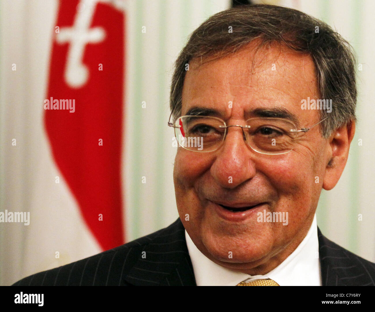 Secretary of defense leon panetta hi-res stock photography and images ...