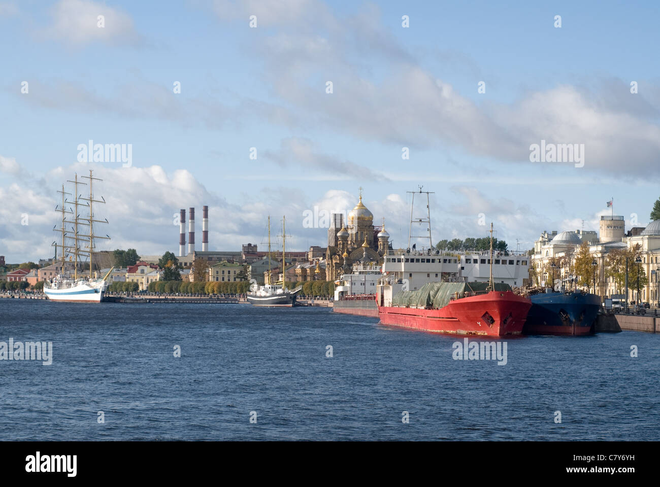 Tall ship in river river hi-res stock photography and images - Alamy