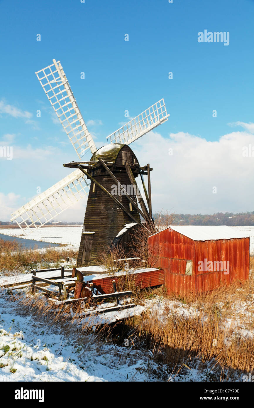Norfolk and suffolk broads winter hi-res stock photography and images ...