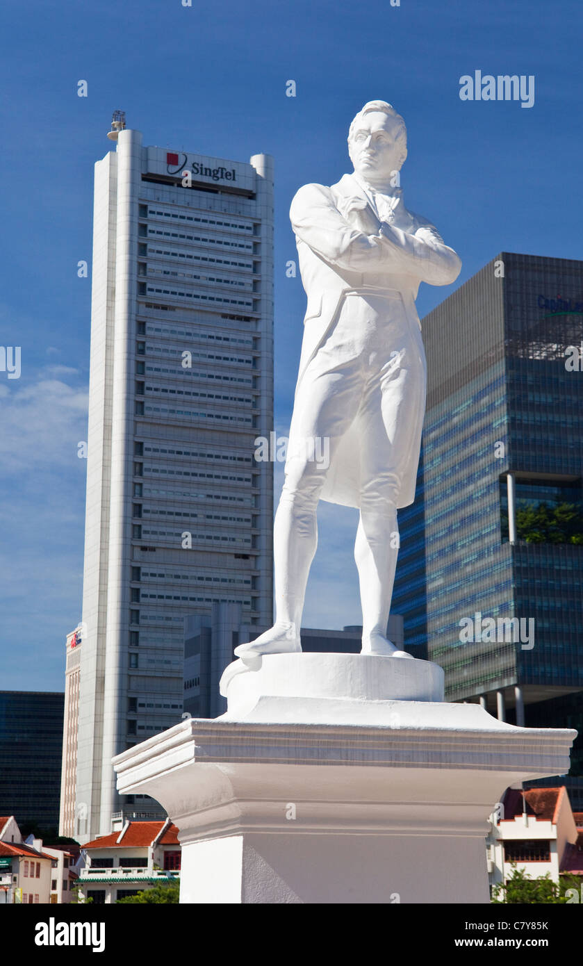 Raffles statue sir stamford raffles hi-res stock photography and images - Alamy